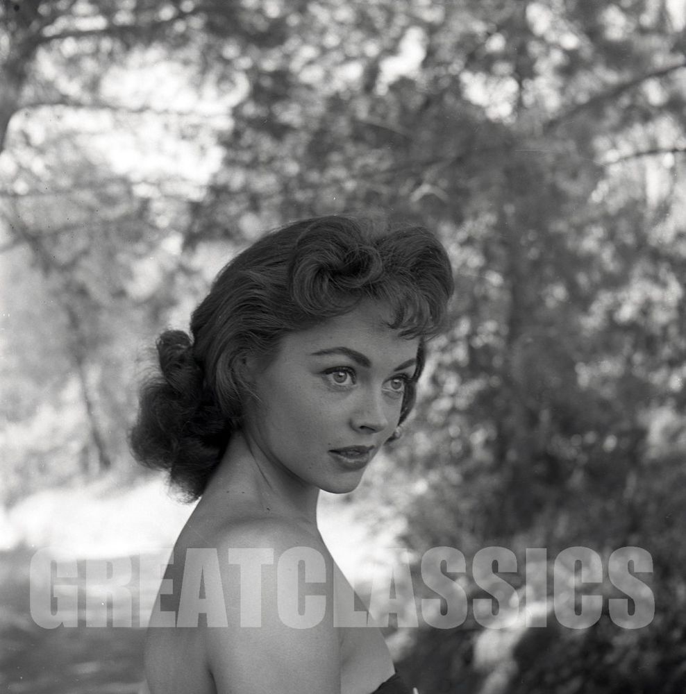 Slice of Cheesecake: Barbara Darrow, pictorial