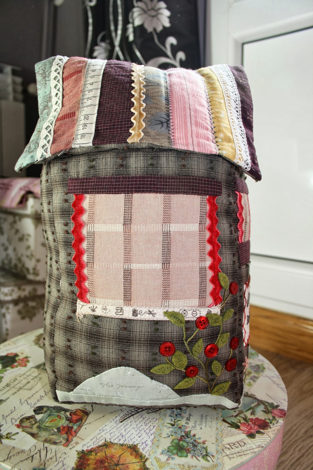 MIMOSA PATCHWORK: CASITA SUJETAPUERTAS