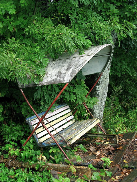 benchsite: скамья Benches for Russian Language Day