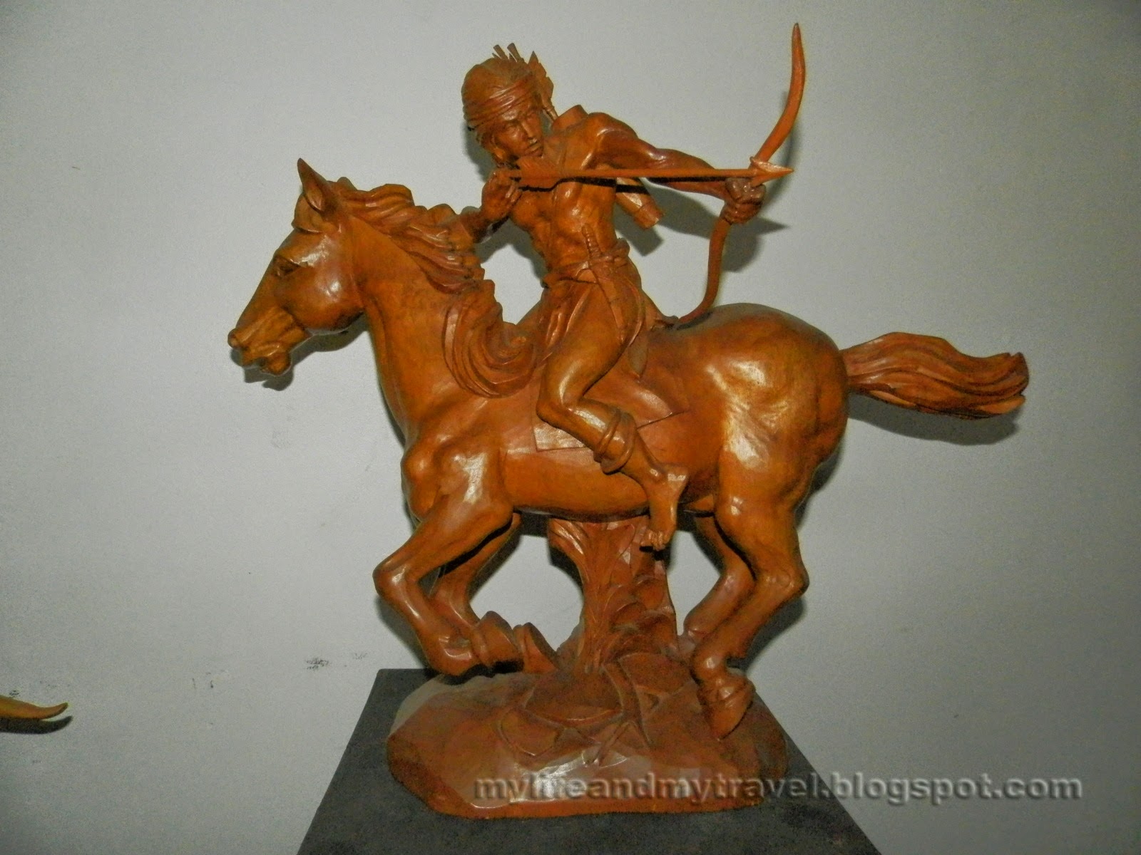 My Life and My Travel: Walking along the wood carvers road