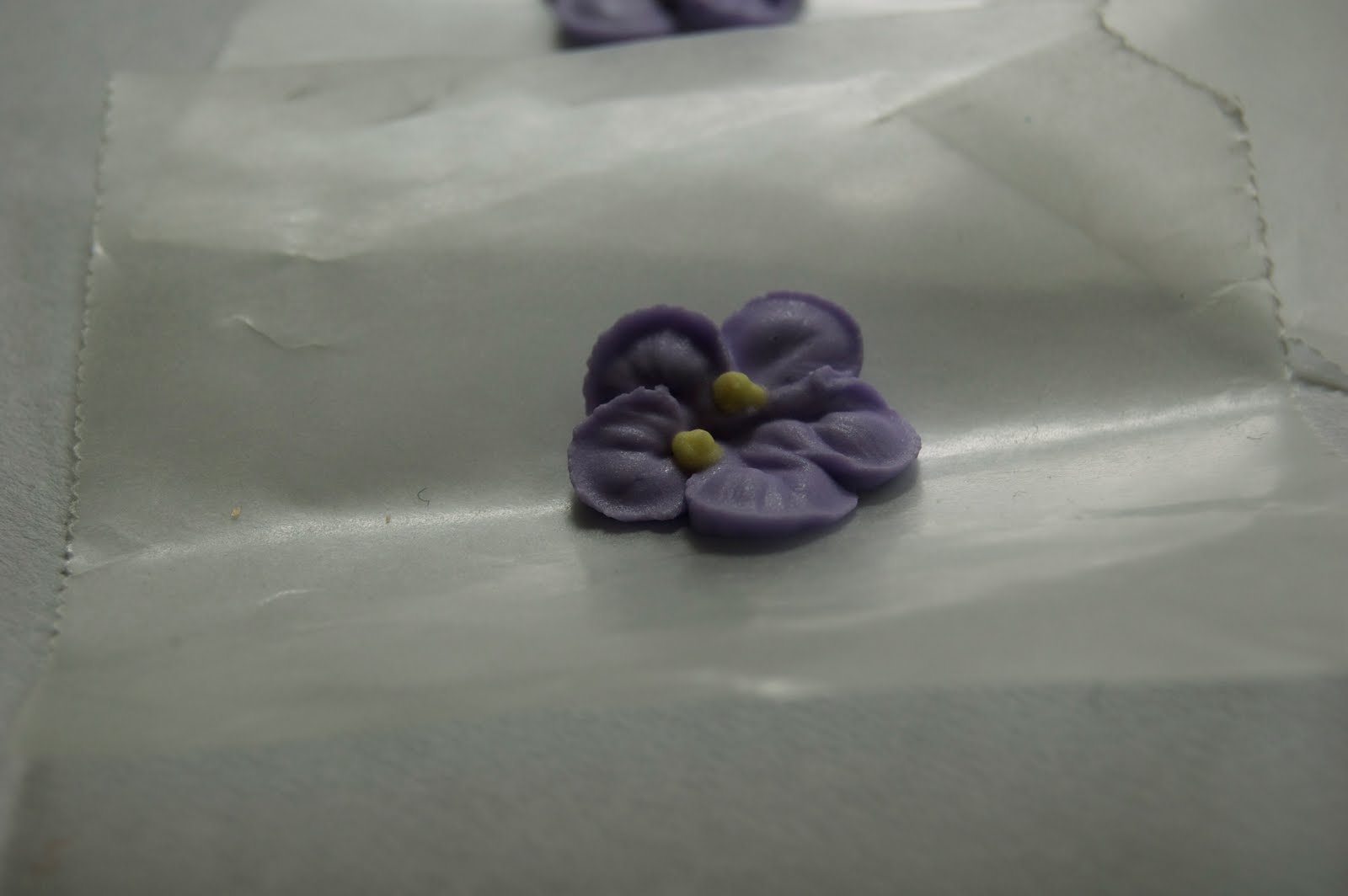 Bitsy Bakerette: Royal Icing Flowers!