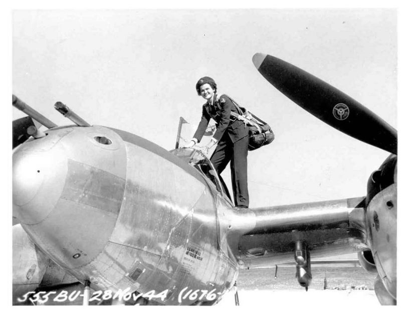 23 Vintage Photos of Beautiful Female WWII Pilots in the U.S. Army Air ...