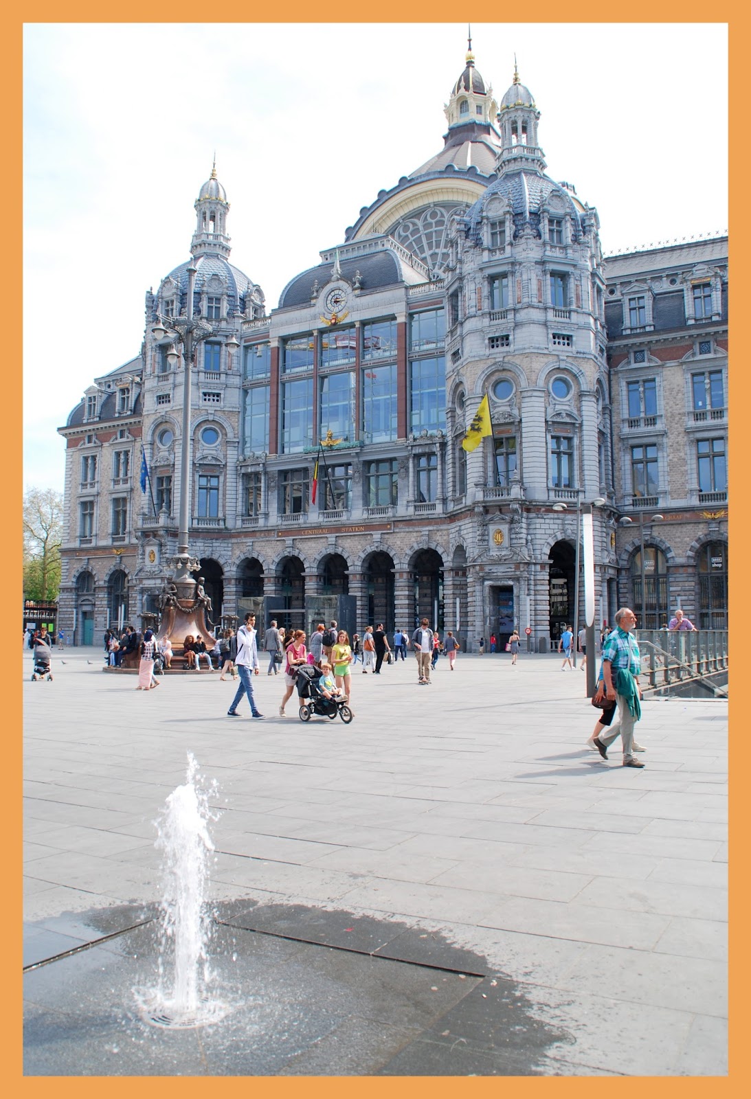 Yvon Photographie: Gare d'Anvers.