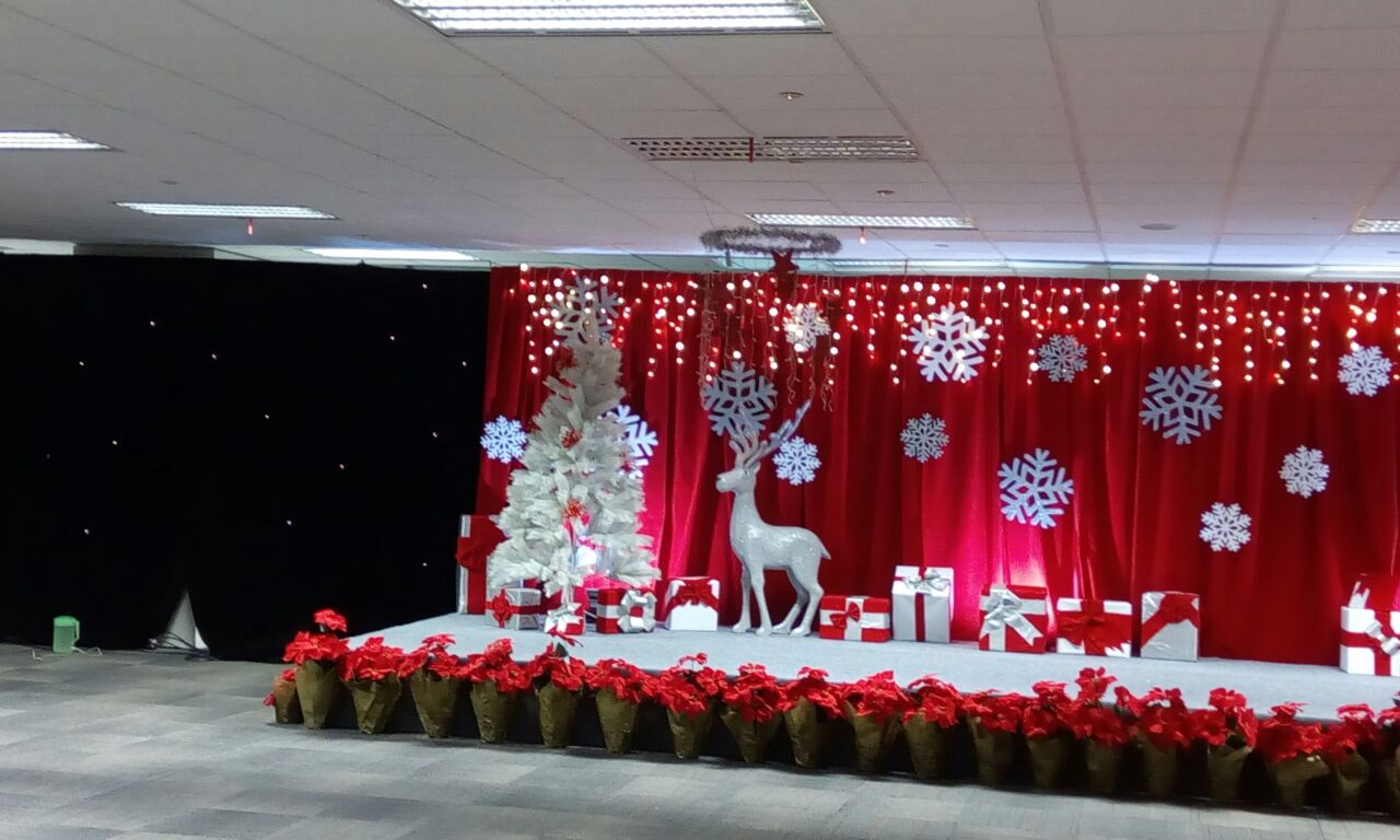 Dekorasi Pohon Natal, Kandang Natal, Panggung, Ruangan Acara Natal ...