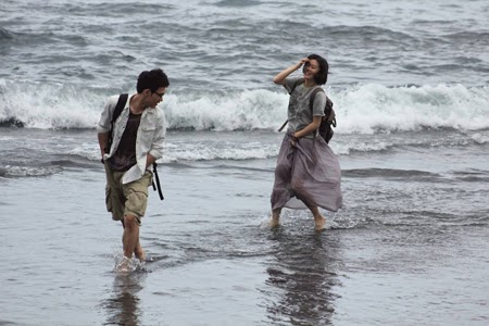 對面的女孩殺過來 Apolitical Romance