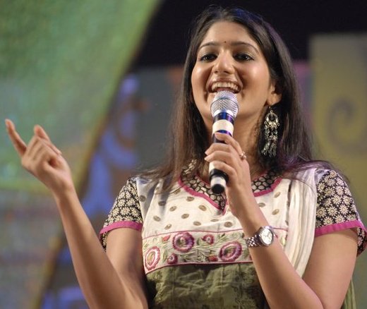 Hot Telugu Actress Stills: Divya Singer Airtel Super Singer Anchor New ...