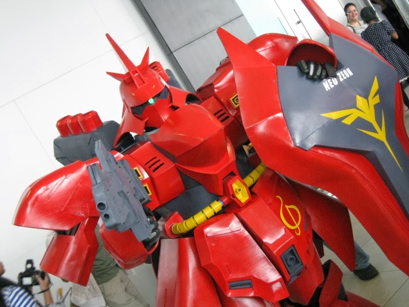 GUNDAM GUY: Gundam Cosplay: Various Coplay of the MSN-04 Sazabi