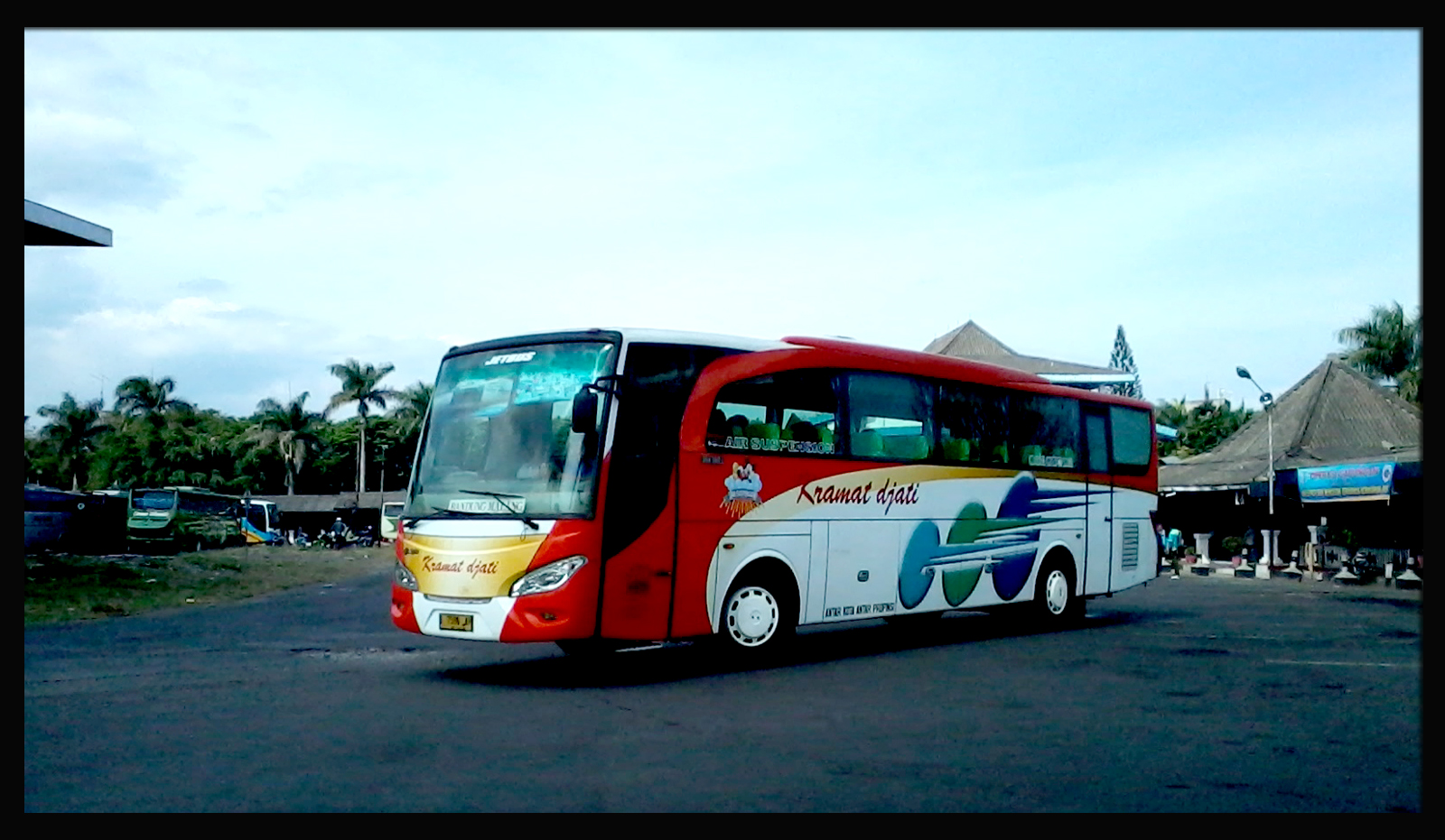 FOTO BUS DENGAN CAMERA 2 MEGAPIXEL - SEPUTAR BUS INDONESIA
