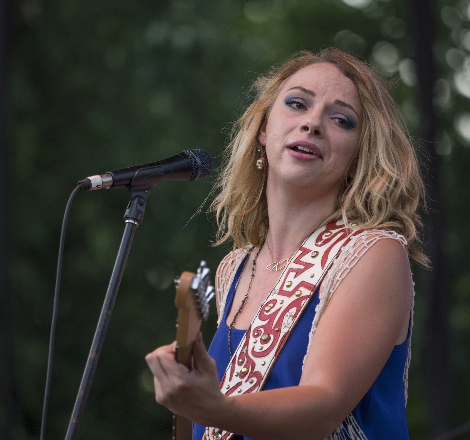 kcjazzlark: Molly Hammer and Samantha Fish at Jazz in the Woods