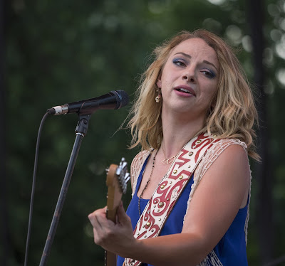 kcjazzlark: Molly Hammer and Samantha Fish at Jazz in the Woods