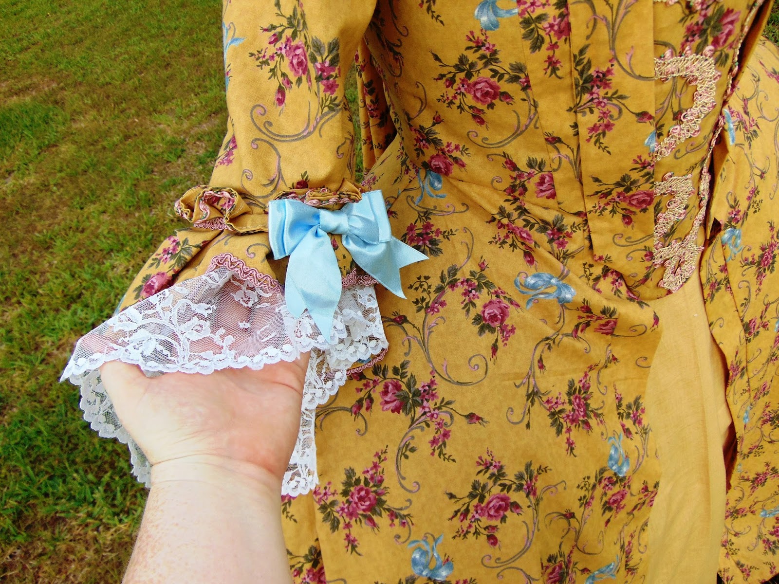 The Antique Sewist: Simplicity 3637 - Robe a la Francaise COMPLETE