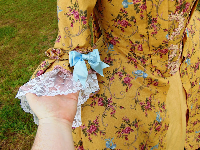 The Antique Sewist: Simplicity 3637 - Robe a la Francaise COMPLETE