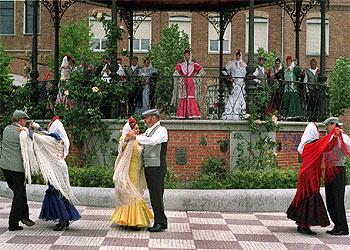 CARLOS: Bailes típicos madrileños