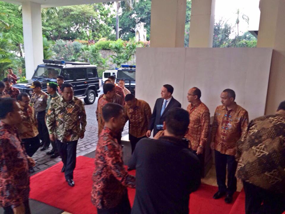 PROFIL H. ANNAR SALAHUDDIN SAMPETODING TURUNAN EMPAT ETNIS | GERAI ...