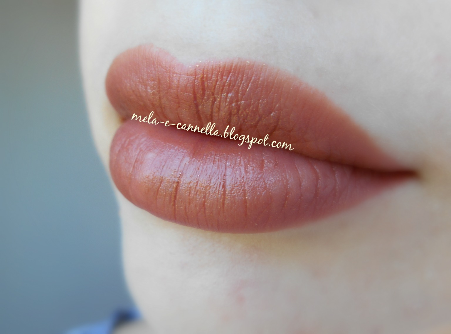 mela-e-cannella: Avon Ultra Colour Bold lipstick - Cashmere