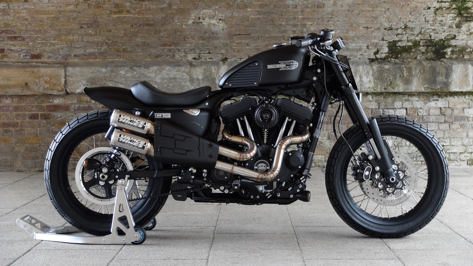 DUECILINDRI: HARLEY DAVIDSON WARR'S SPORTSTER SUPER HOOLIGAN