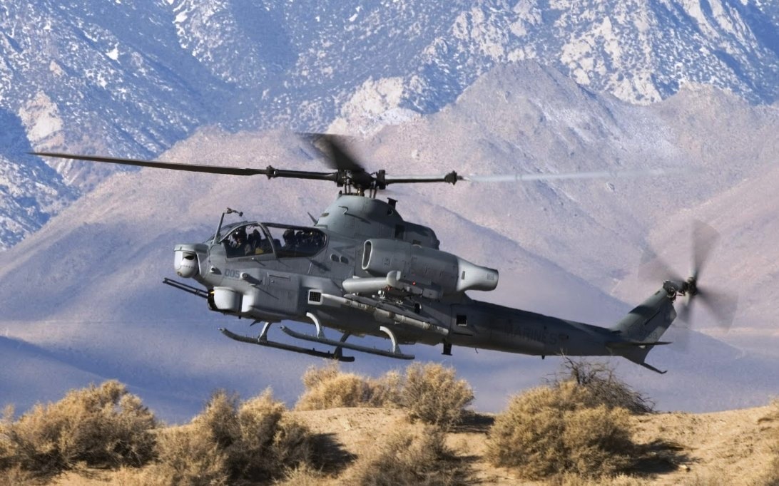 GAMBAR PESAWAT TERBANG: Helikopter tempur AH-1Z Viper (Wallpaper 2)