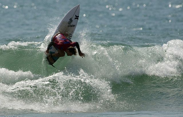 Brazilian Surfer Caio Ibelli wins the Hainan Classic in China - Urban Surf
