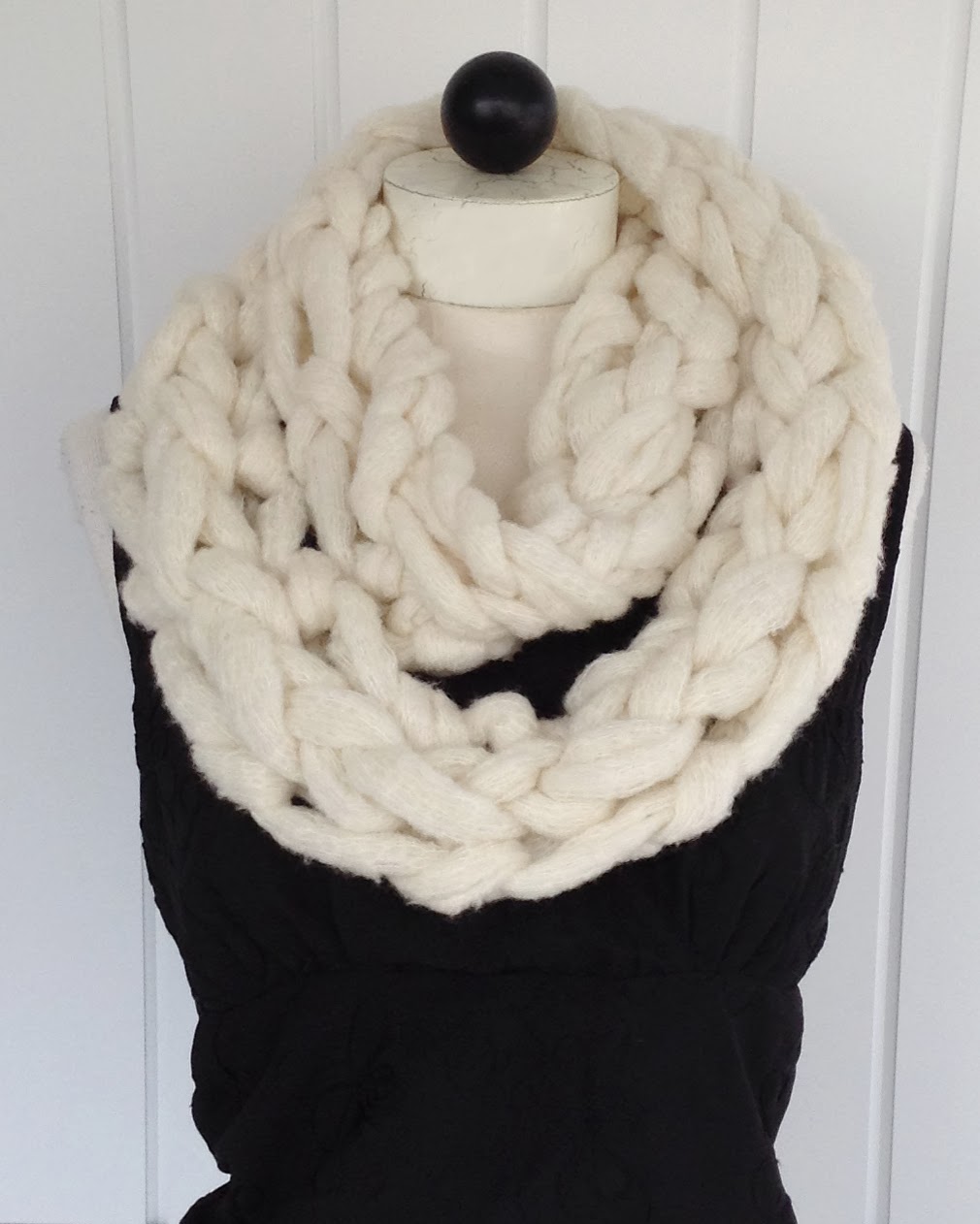 A Whole New Premier: Arm Knitting Couture Jazz Infinity Scarf