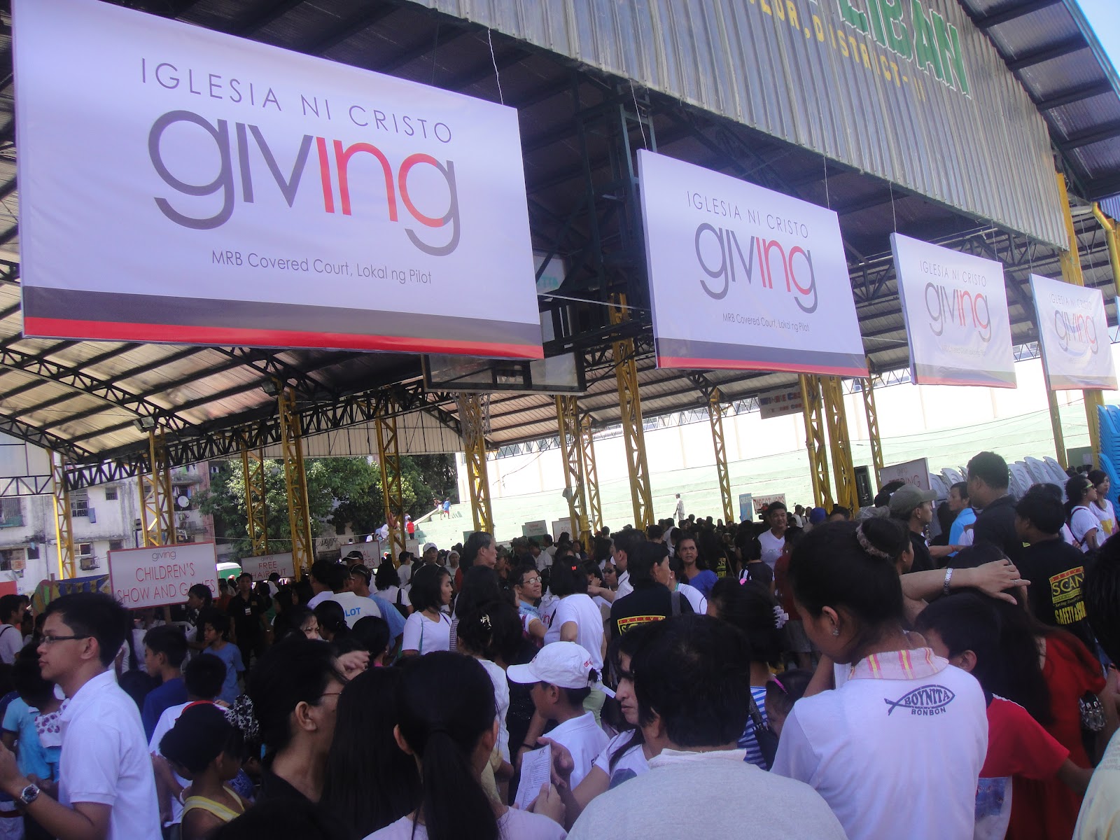 PINOY VISION: INC Giving in the community of Pilot, QC