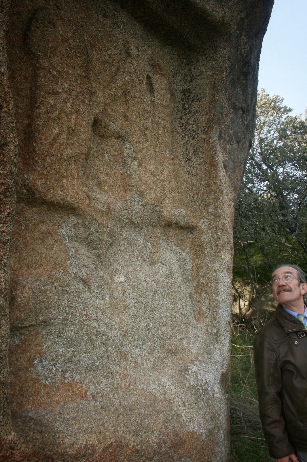 Torrijos y su comarca: ALMOROX-CENICIENTOS. EL ENIGMA DE PIEDRA ESCRITA. Torrijos y su comarca: ALMOROX-CENICIENTOS. EL ENIGMA DE PIEDRA ESCRITA.