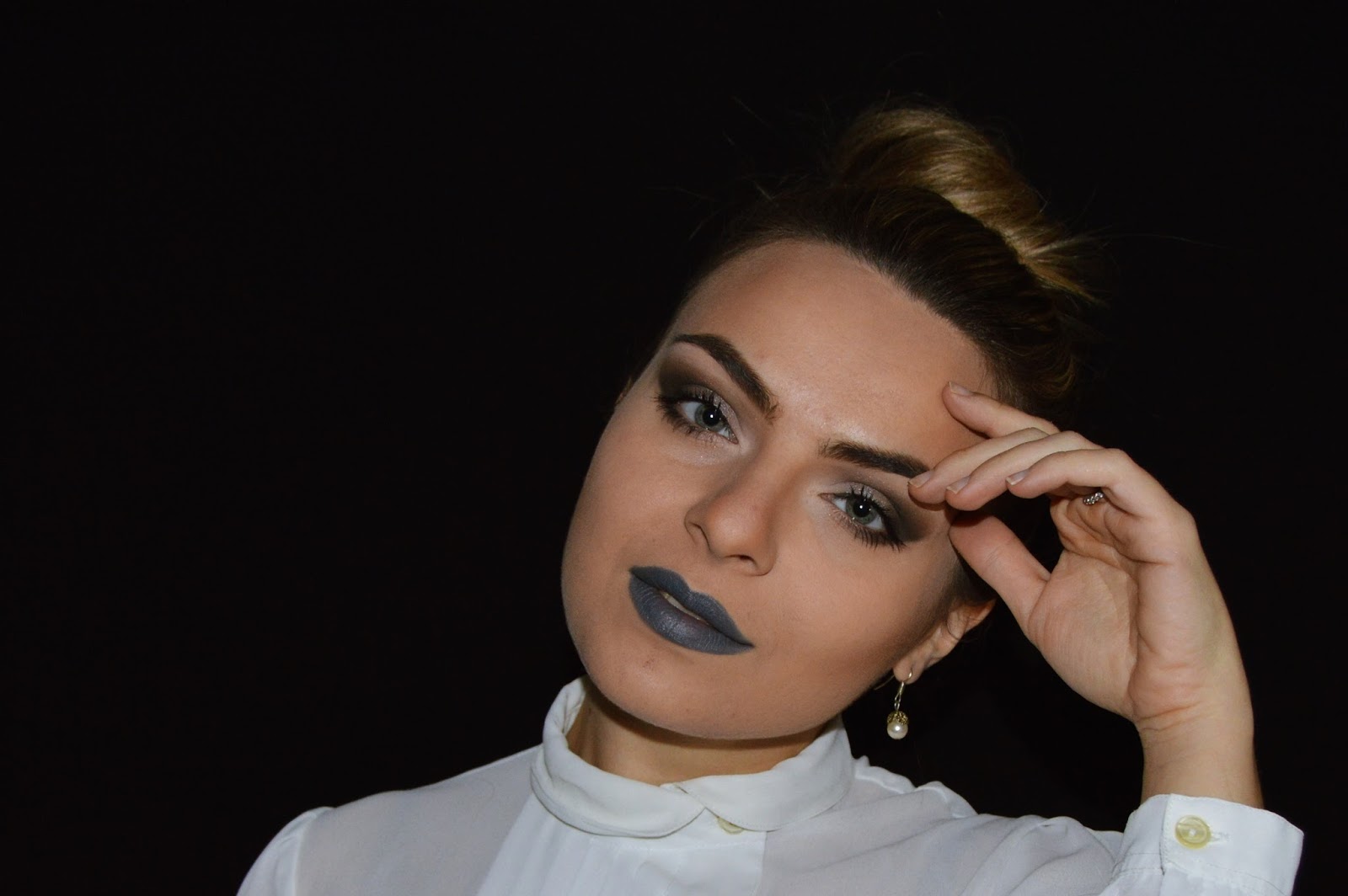 La Caja Sorpresa: Maquillaje en grises con labios grises. Tendencia.