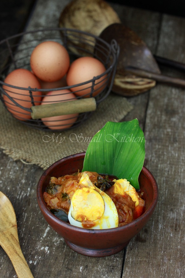 My Small Kitchen: Kari Telur