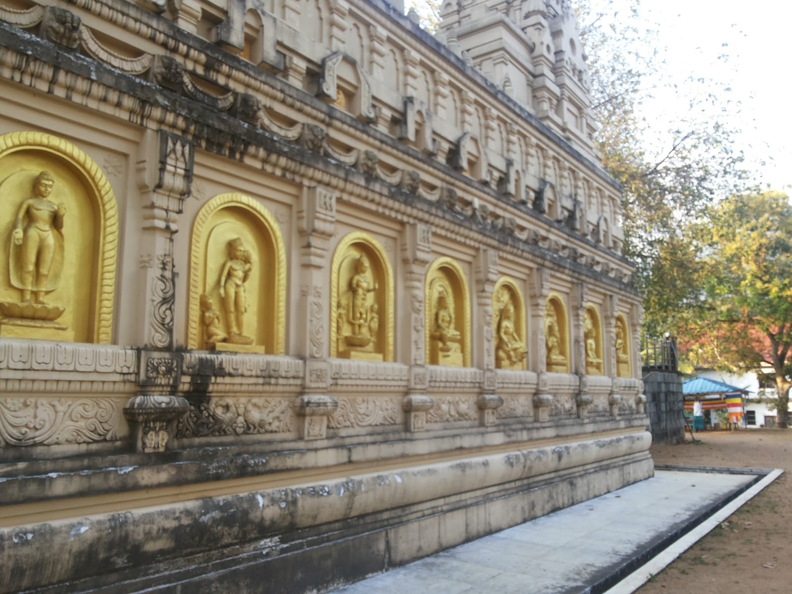 Sri Lankan Best Places: Punchi Dambadiwa - Rathganga Viharaya