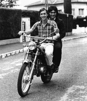 18 de Mayo - Nacimiento del futbolista peruano Hugo Sotil