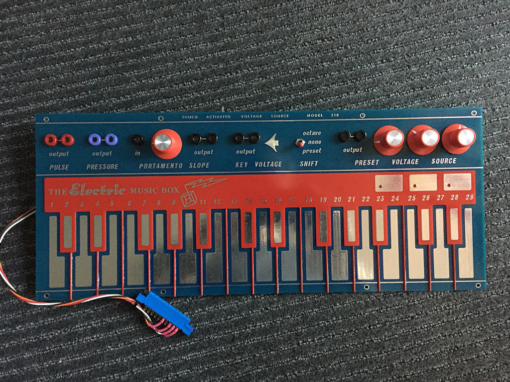 MATRIXSYNTH: Buchla-compatible Touch Activated Voltage Source Model 218r