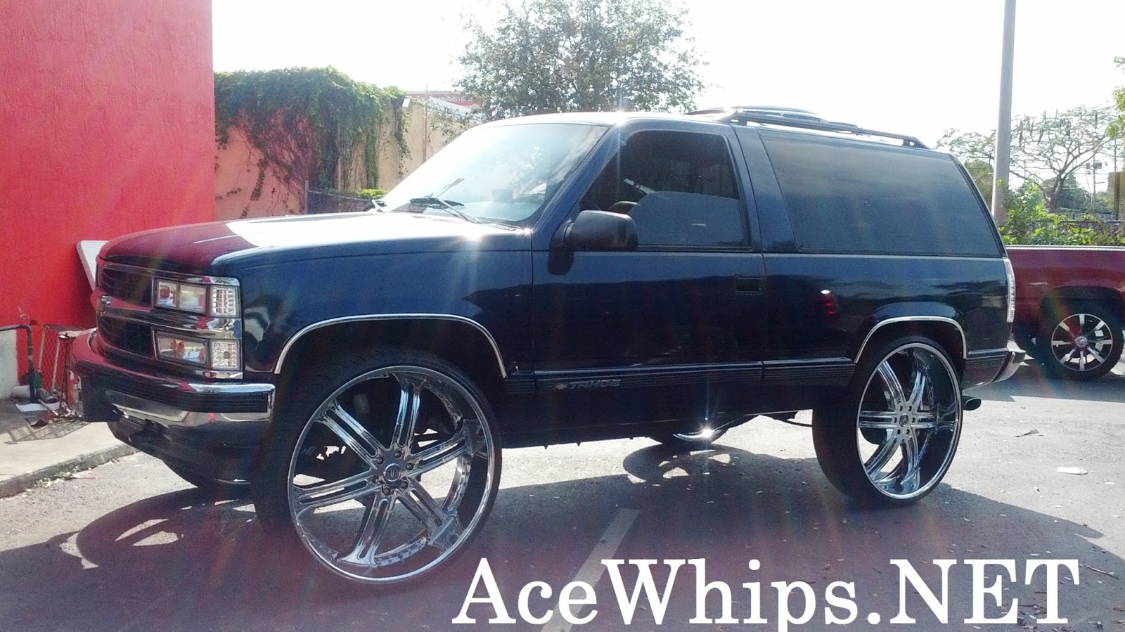 Ace-1: WTW Customs- 2DR Chevy Tahoe on 30" Versante Rims