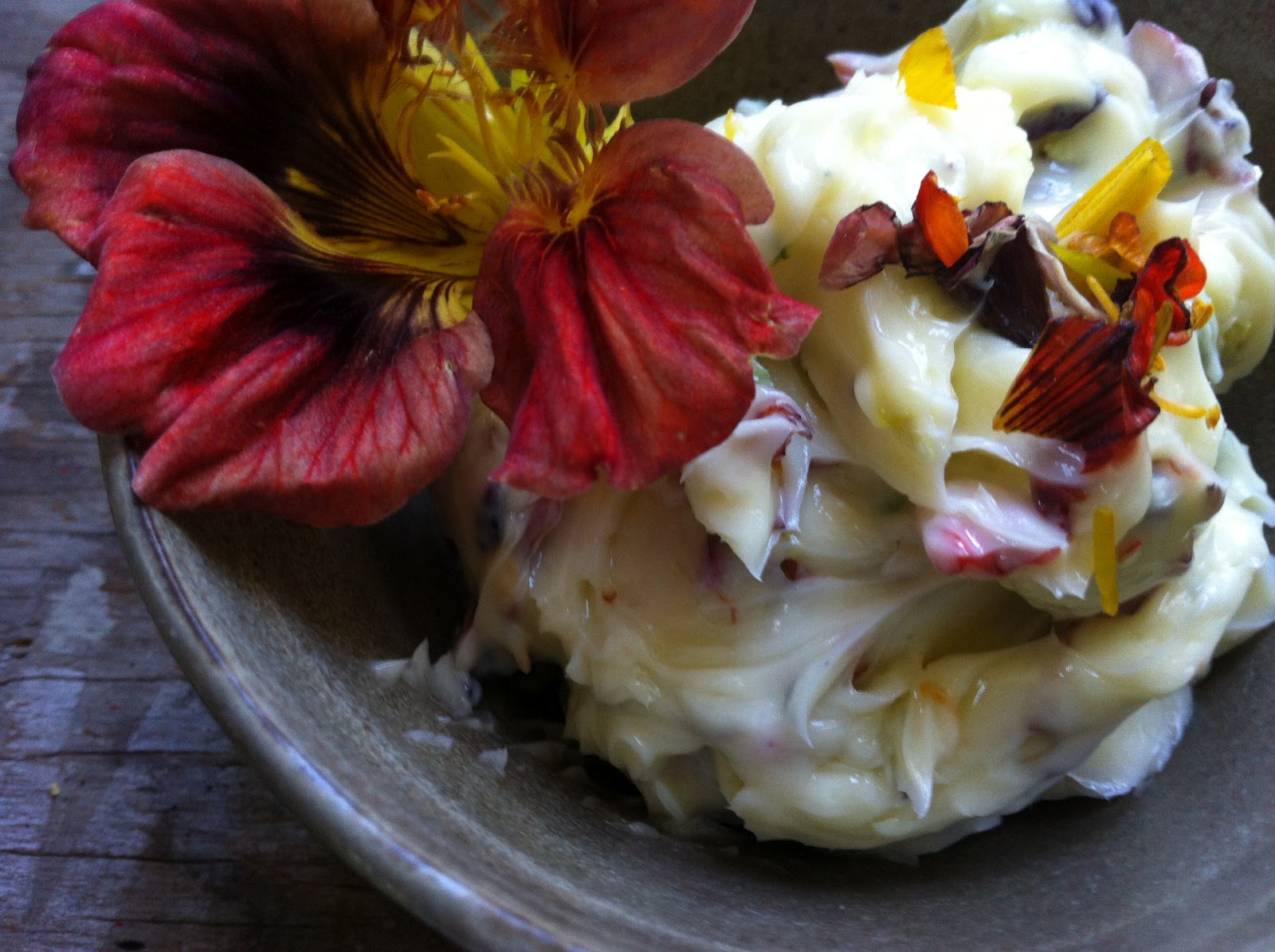 Country Thyme Farm: Edible Flowers: Adding beauty to your meals