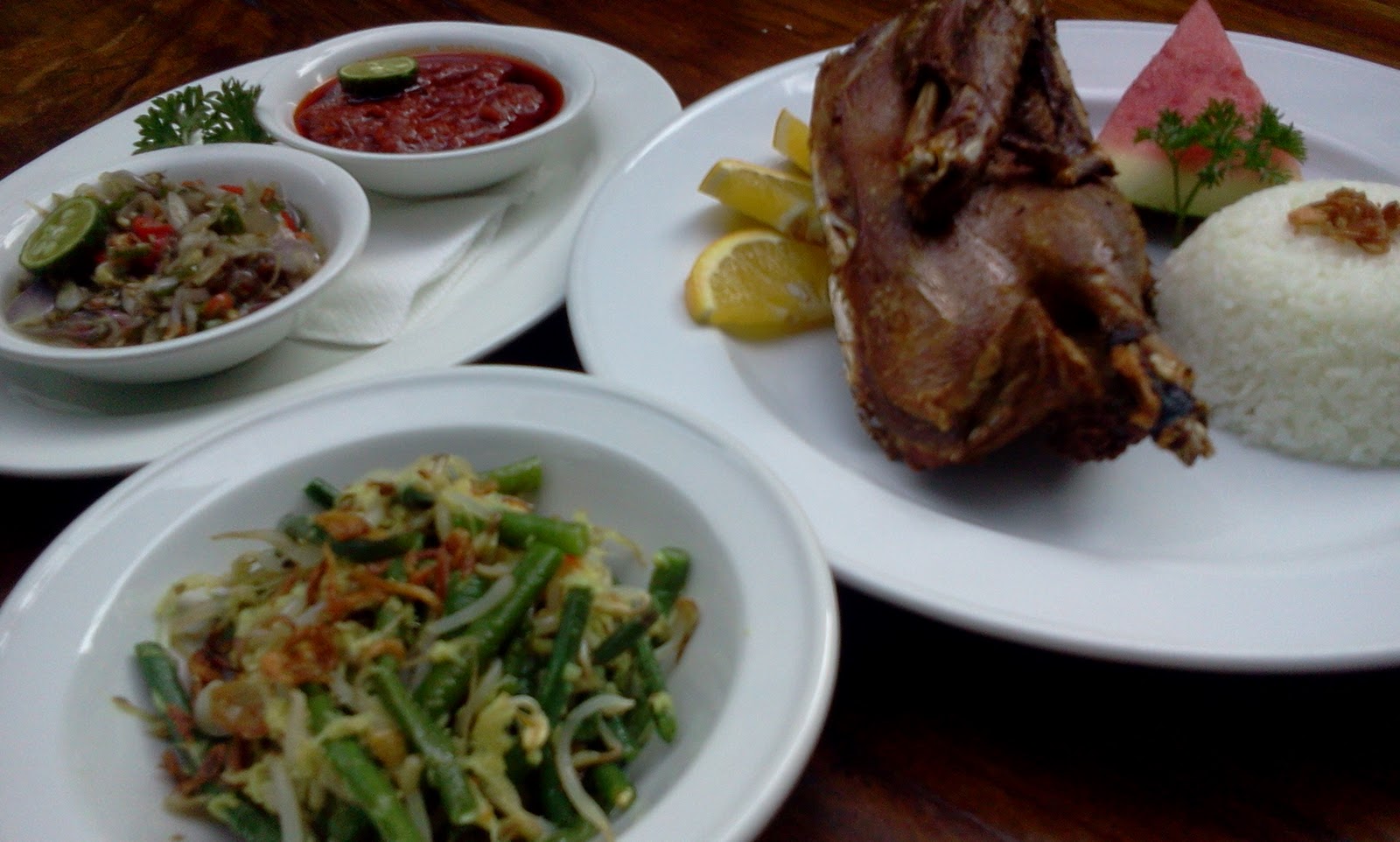 Dirty Duck: Dirty Duck Diner Restaurant Ubud Bali