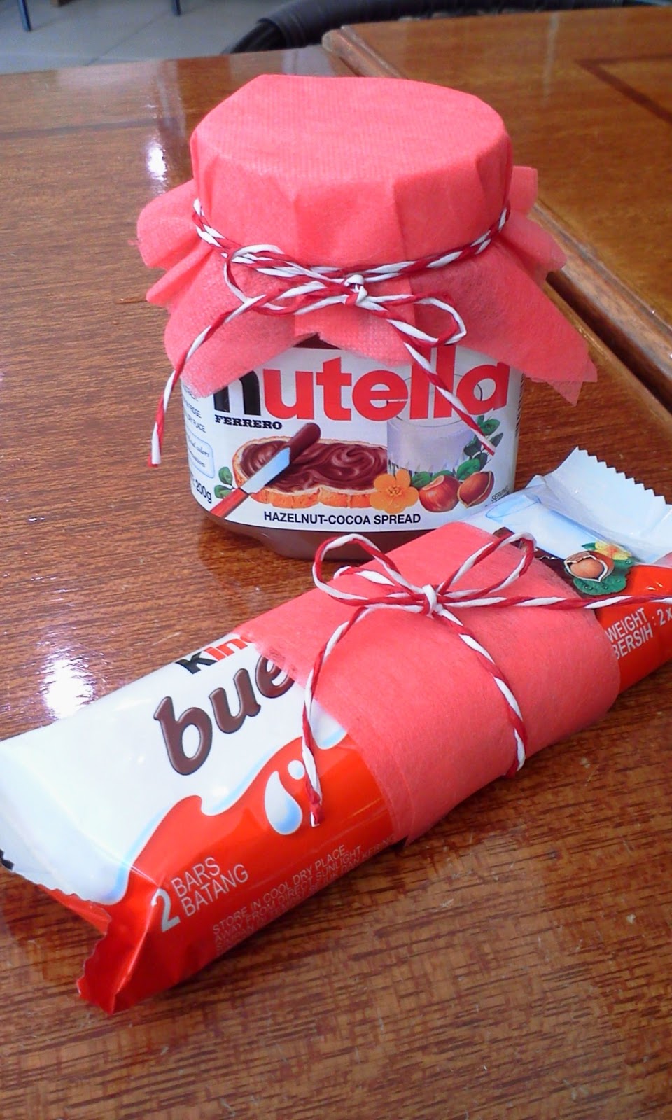 Sugar Trooper: Gift idea: Nutella and Kinder Bueno.