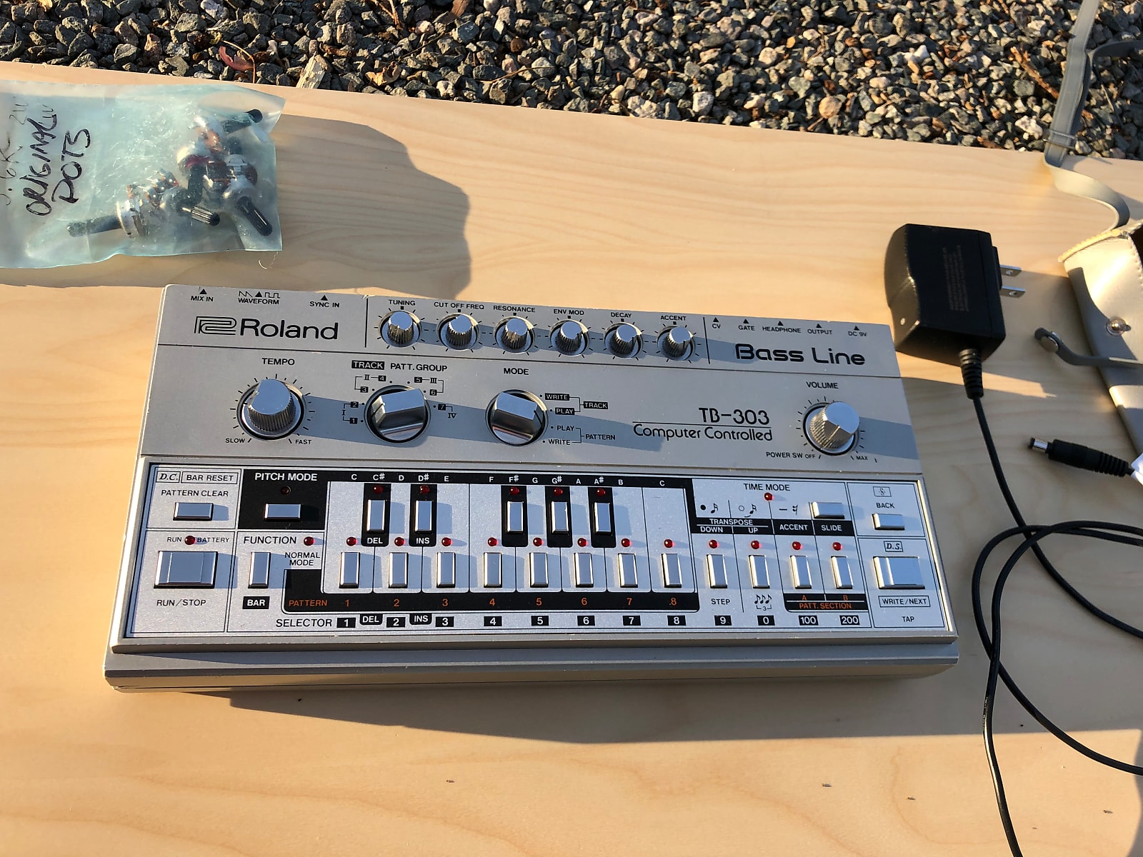 MATRIXSYNTH: Roland TB-303 Bass Line Synthesizer