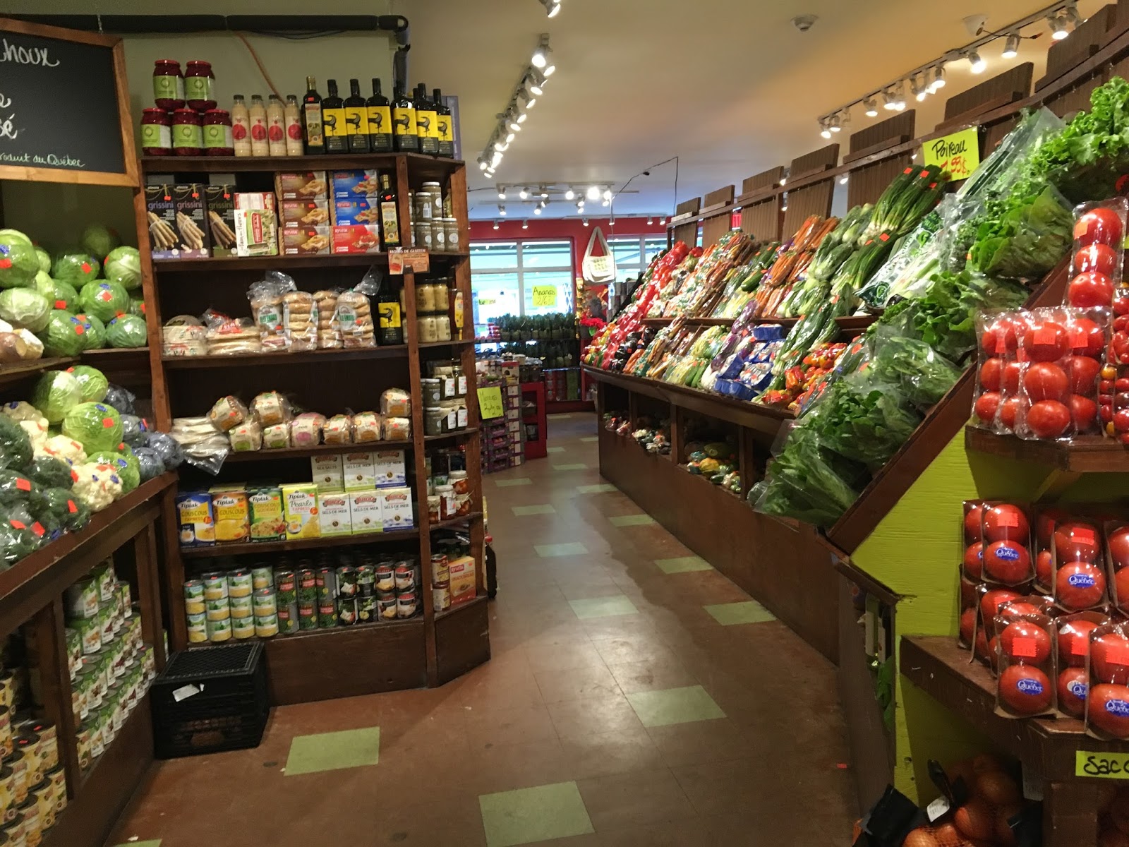 Look Inside: Fruiterie Vert Pomme - Montreal, QC