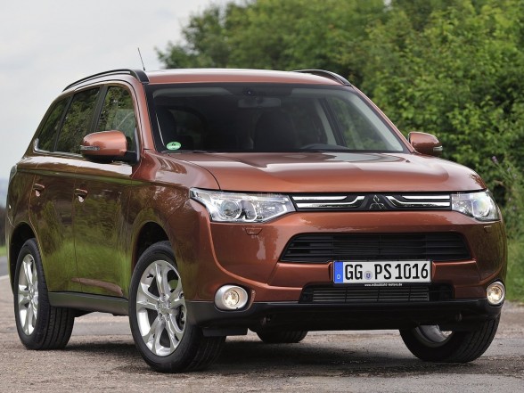 Glamour Brown 2013 Mitsubishi Outlander Cars