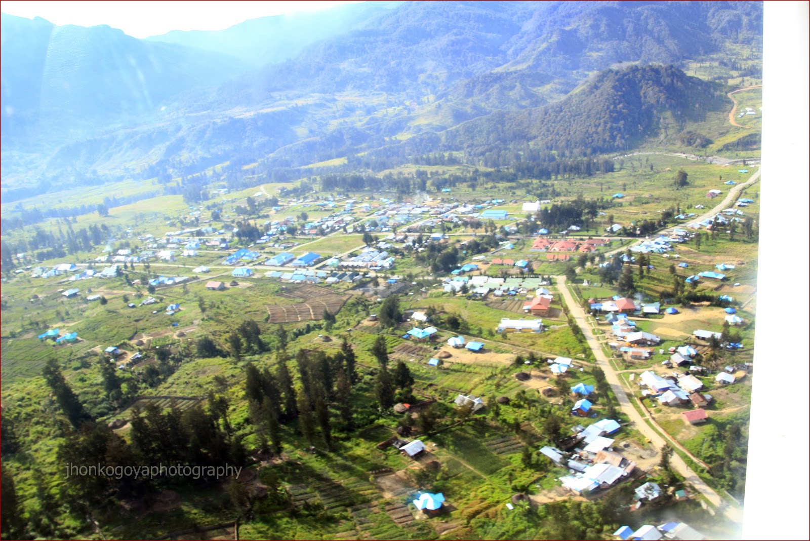 Keindahan Alam Ilaga Puncak Chartens Papua
