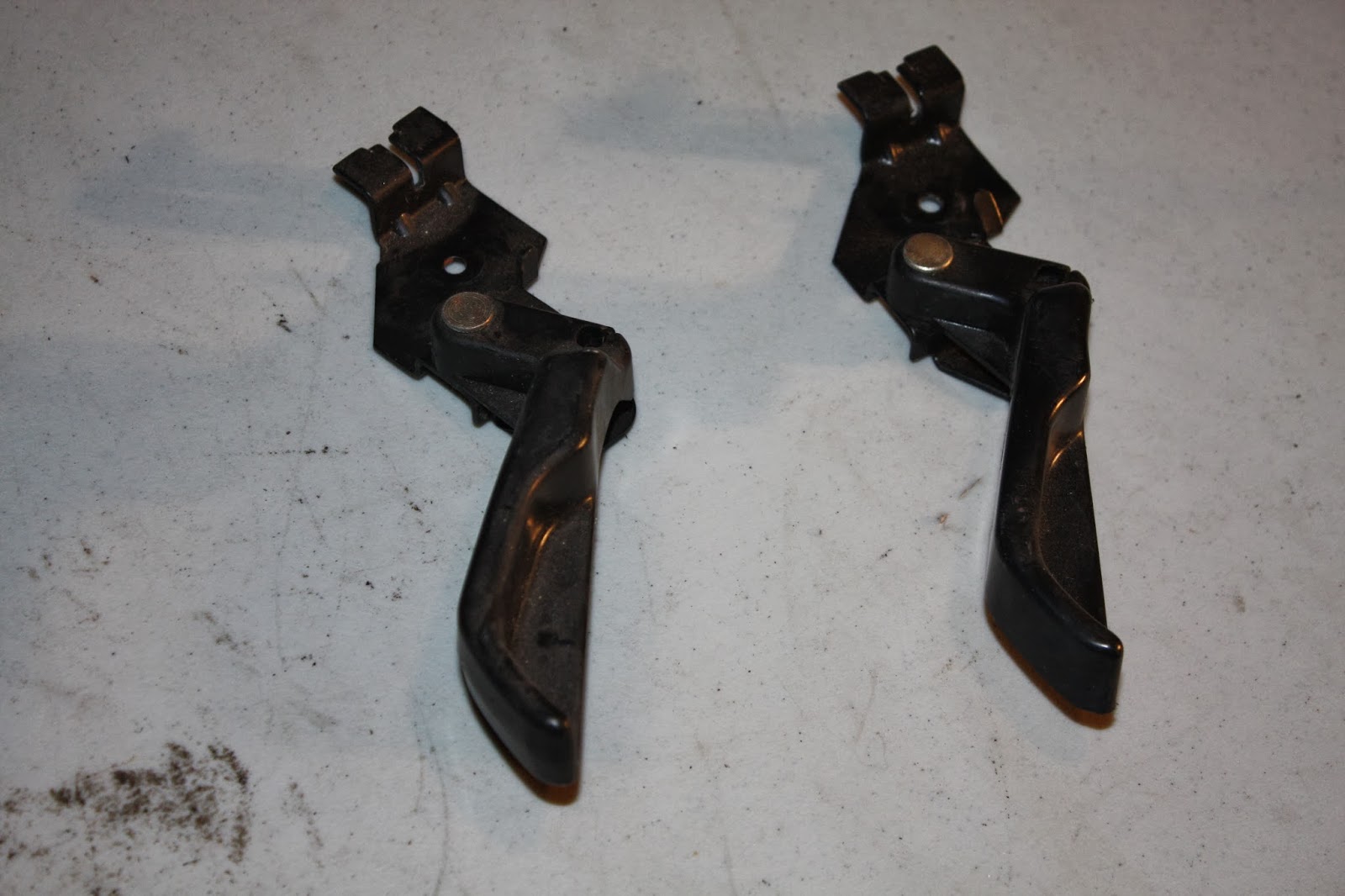 KrEvCon BMW Parts: E30 Hood Latch Handle