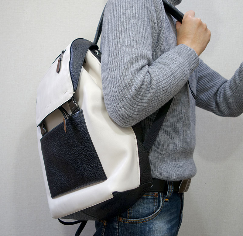 ゆるりブログ: COACH(コーチ)のマンハッタン バックパック ミックスド レザー(57759)の意表を突くカラーリングに心を砕かれる :)