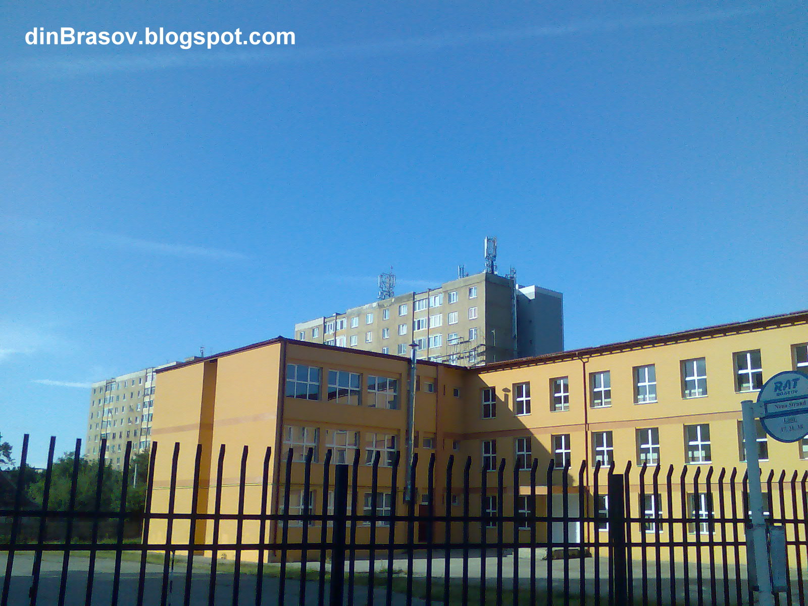 din Brasov: Scoala brasoveana renovata, dar semiabandonata