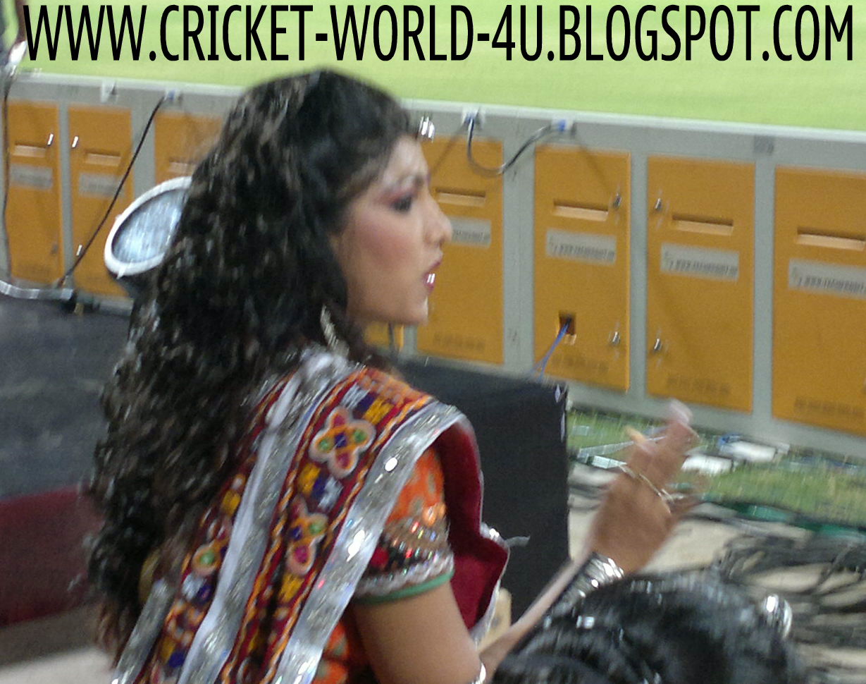HOT IPL CHEERLEADER