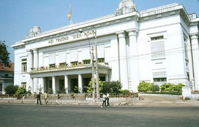 60 Fascinating Color Photographs That Capture Street Scenes of Saigon ...