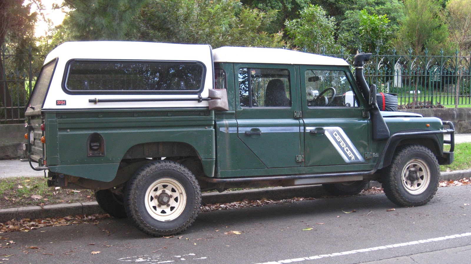 Aussie Old Parked Cars: 1994 Land Rover Defender Tdi LWB Double Cab Ute