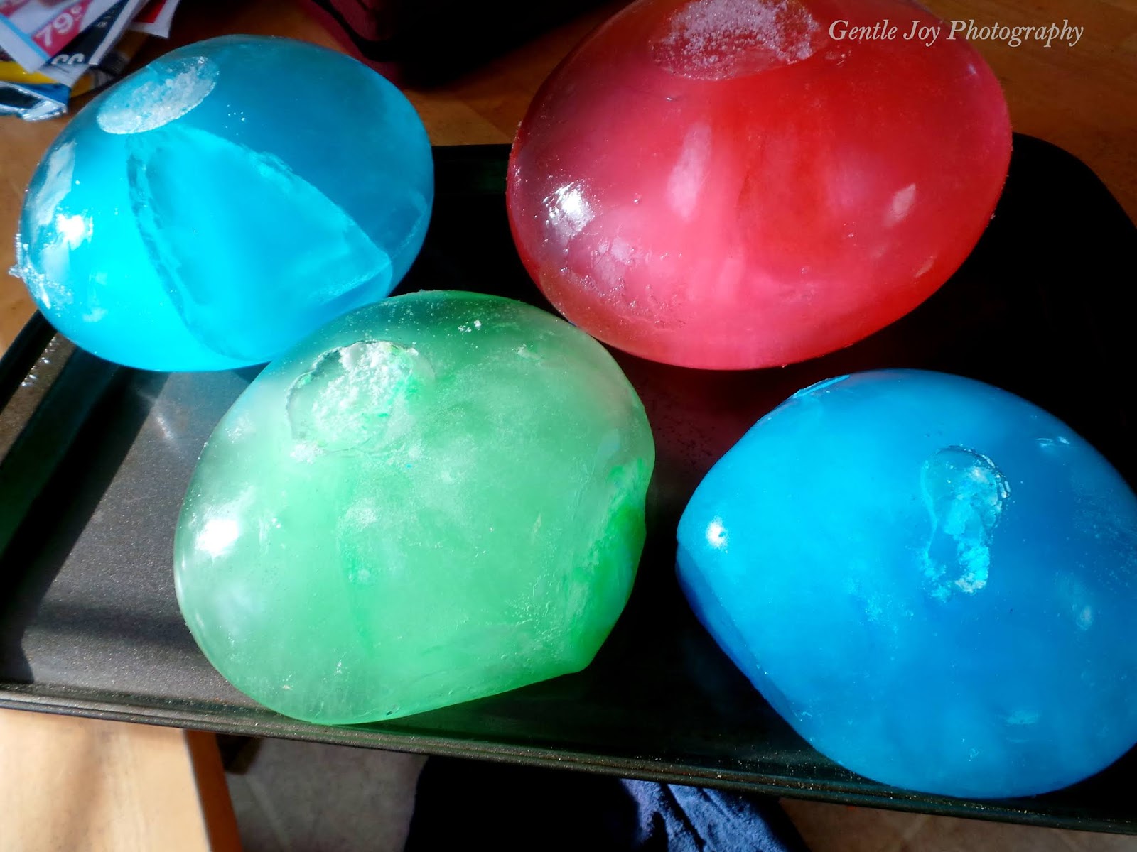 Gentle Joy Homemaker: How to Make: ICE MARBLES!