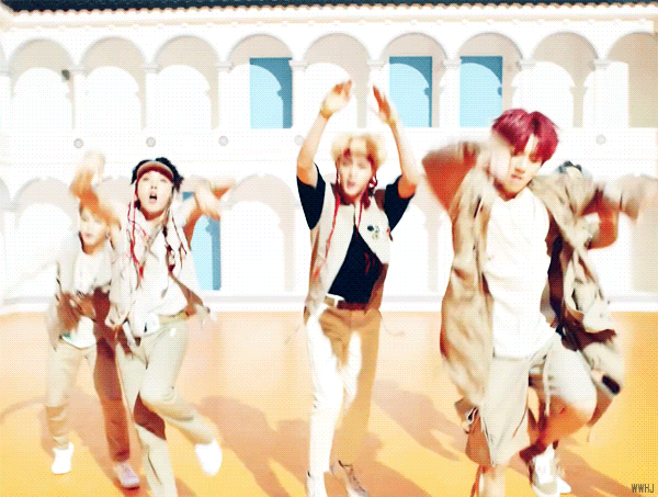 더쿠 - 방탄소년단 IDOL(Feat. Nicki Minaj) 뮤비 진 추가 컷 모음.gif