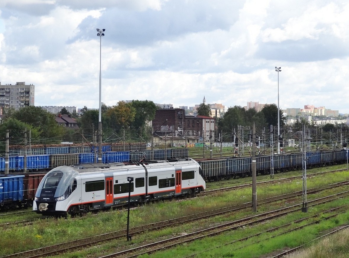 EN96-004 w oczekiwaniu na wolną drogę | Kolejowe Kielce