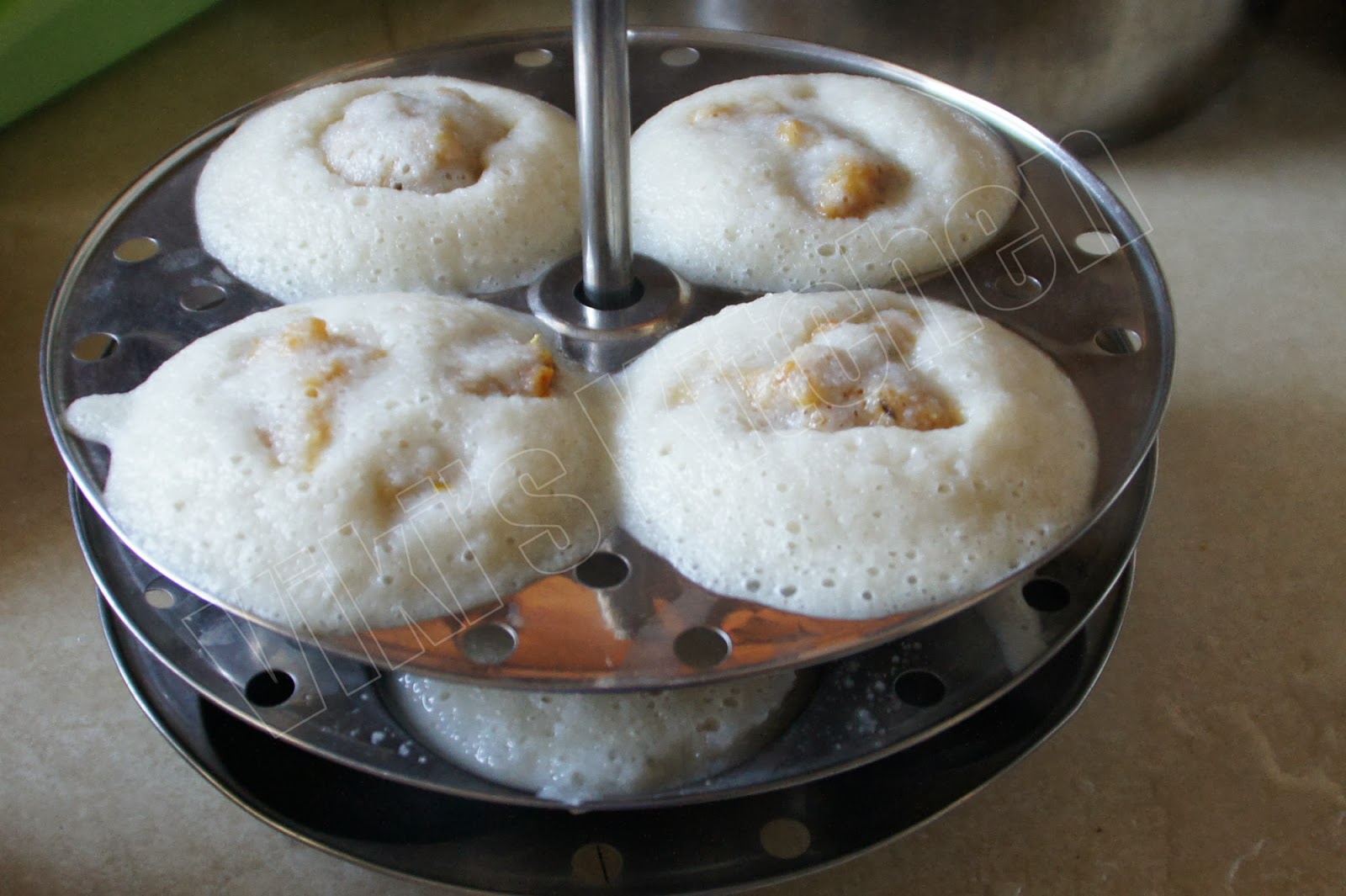 Viki 's Kitchen: Masala Idly