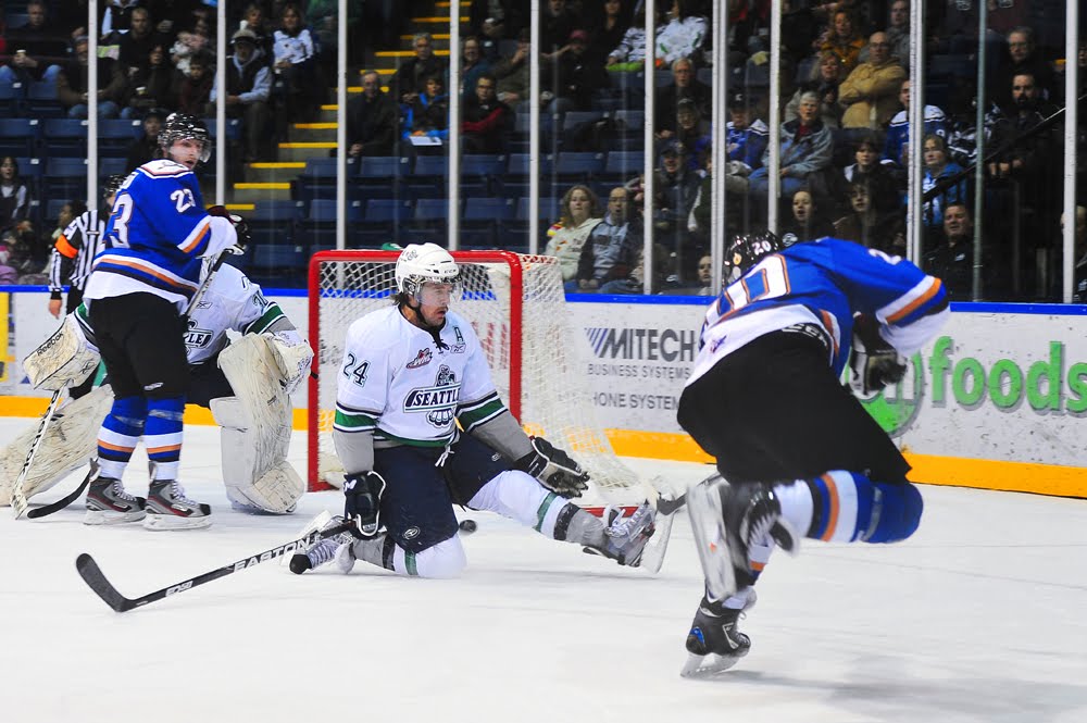 Hollick's Between The Lines: Pics Of The Game