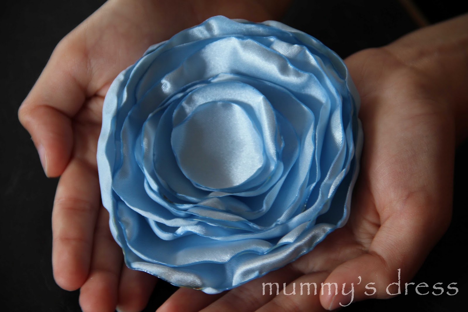 Mummy's dress: Silk flower tutorial....